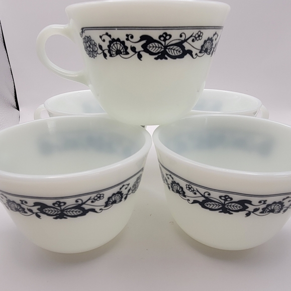 Pyrex | Dining | Vintage Pyrex Coffe Mugs Old Town Blue Blue Onion ...